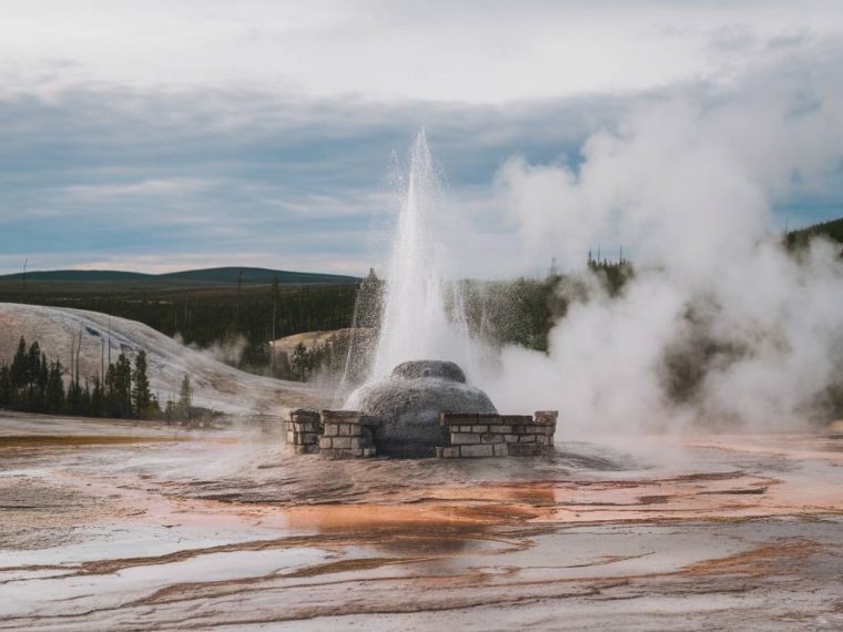 Viewing the eruptions of Beehive geyser in upper geyser basin ...